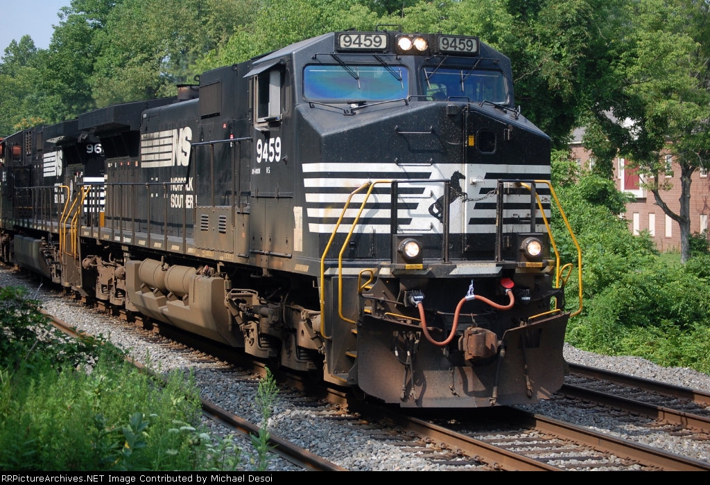 NS C40-9W #9459 leads a westbound past the mules